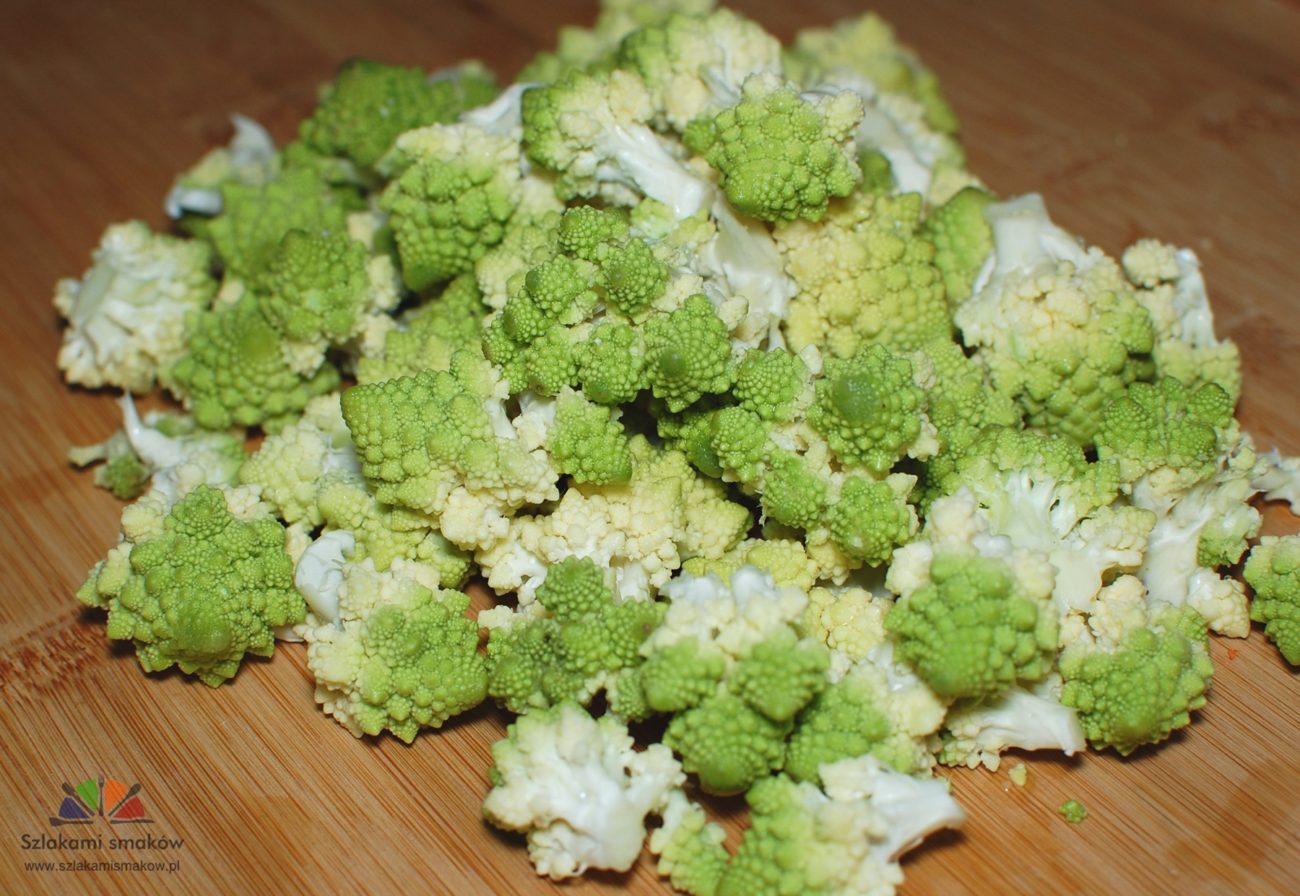 Kalafior Romanesco w zielonym spaghetti – Szlakami Smaków